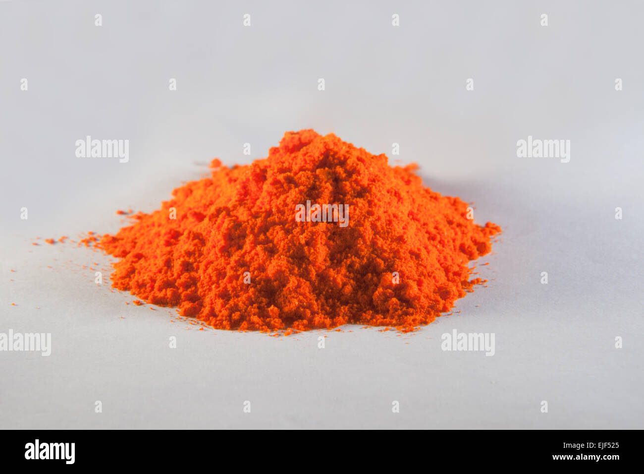 Heap of powdered saffron isolated on white background Stock Photo - Alamy