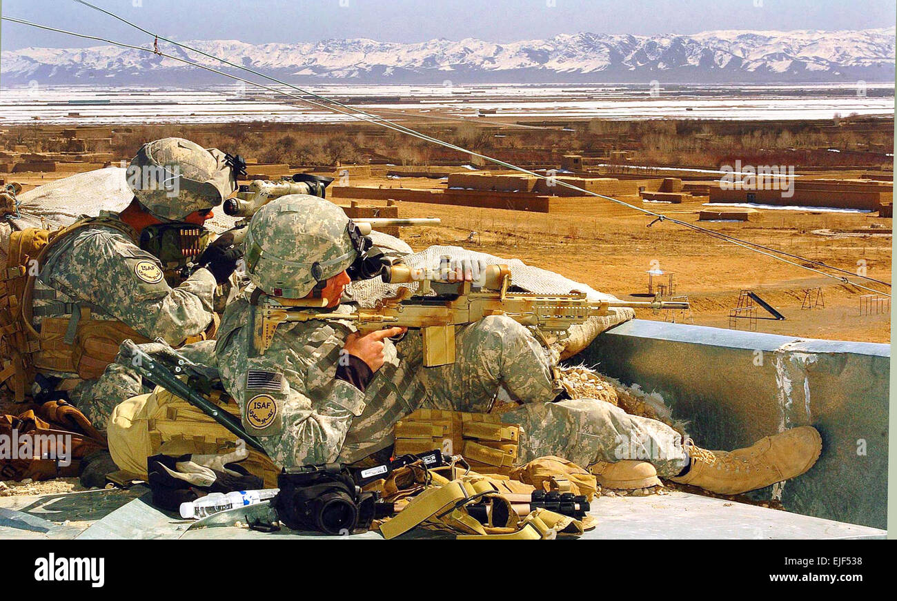 Two U.S. Army snipers from Headquarters and Headquarters Company, 2nd ...