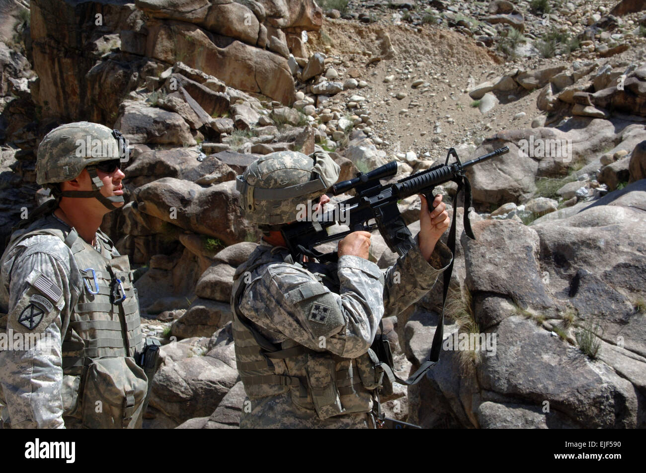 U.S. Army Spc. Patrick Keepers and Sgt. Jeremy Kingsbury, both from the ...
