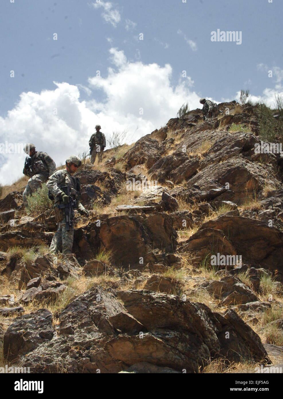 U.S. Army Soldiers from Charlie Company, 1st Battalion, 158th Infantry ...