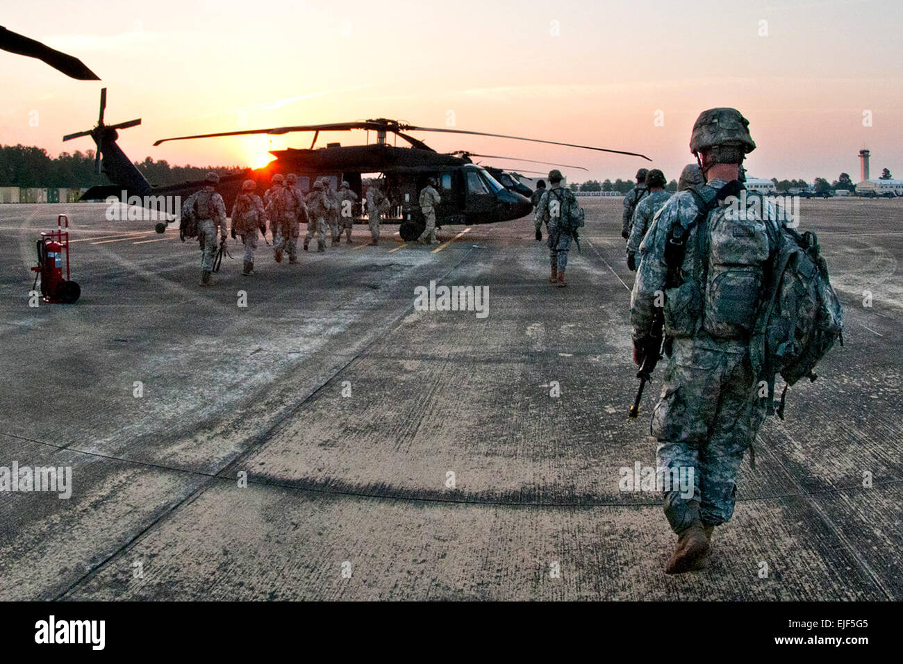 Paratroopers with the 82nd Airborne Division's 1st Brigade Combat Team ...