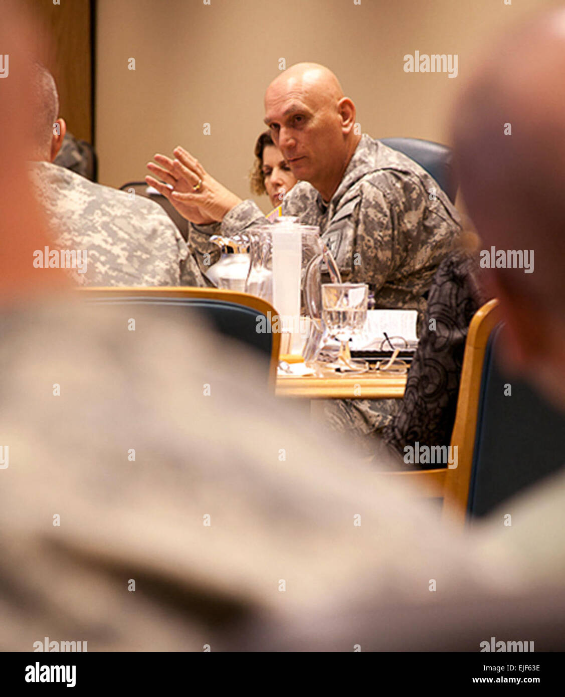 Gen. Raymond T. Odierno speaks to members of the U.S. Army Alaska staff ...