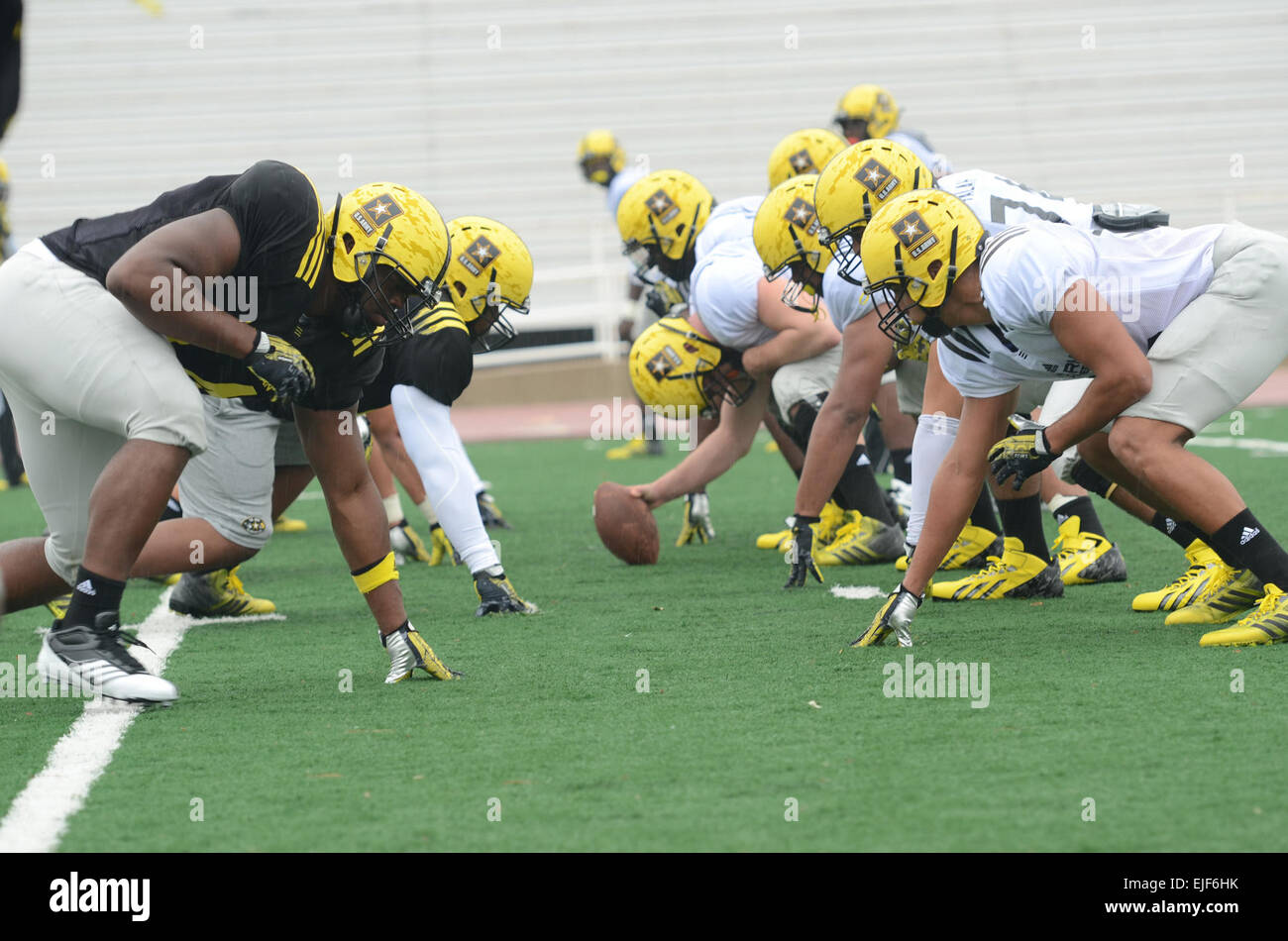 Team army athletes practice hi-res stock photography and images - Alamy