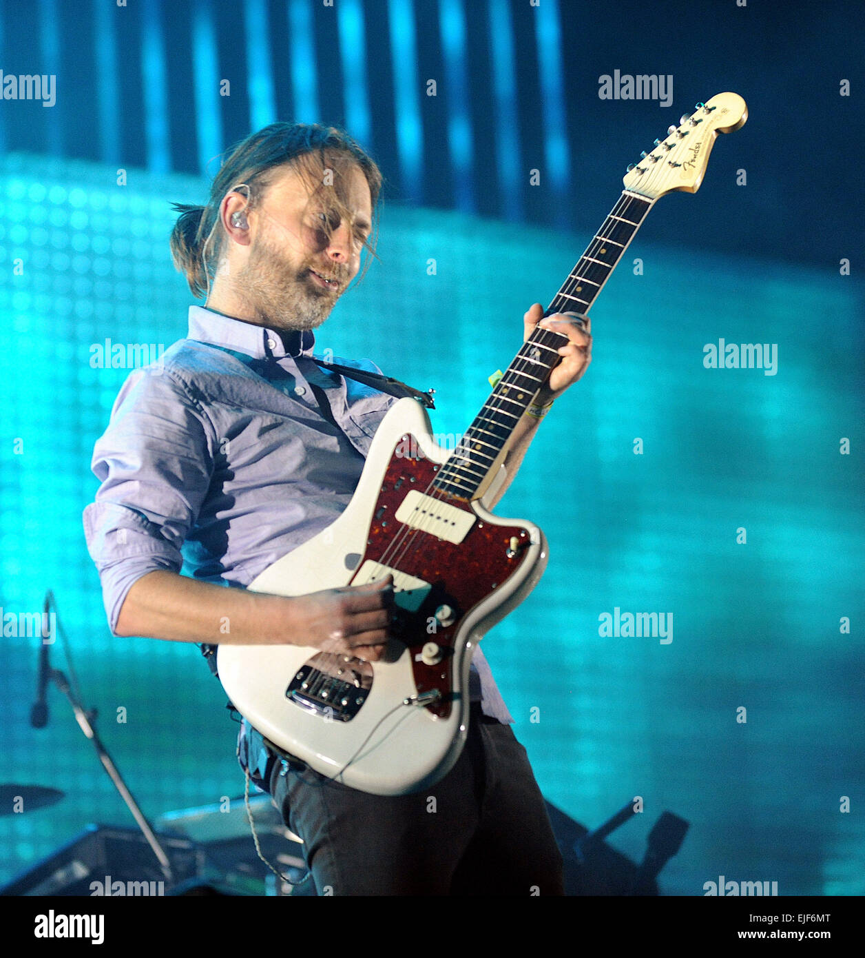 Thom yorke 1999 hi-res stock photography and images - Alamy