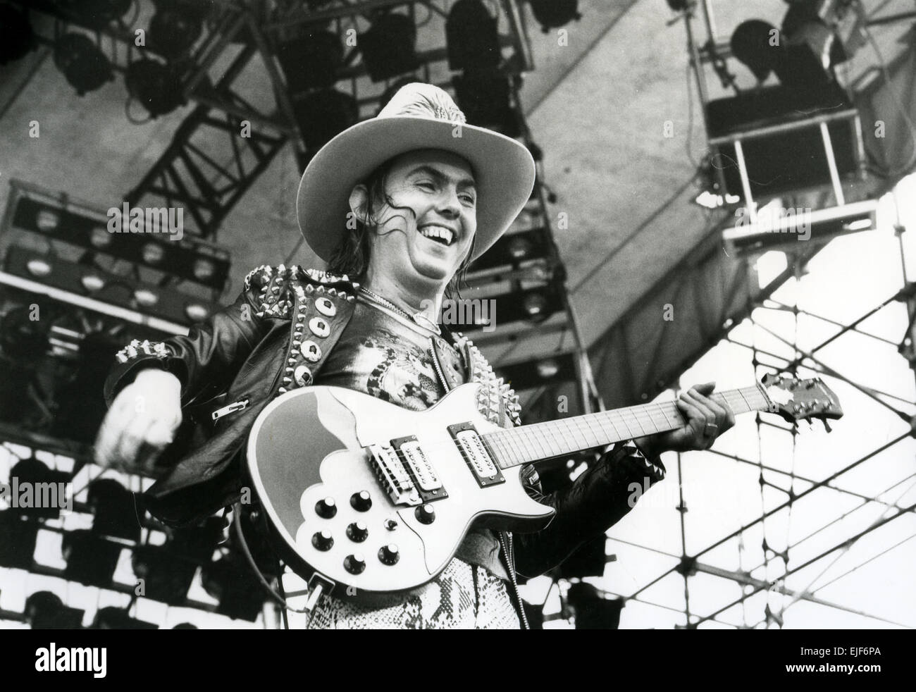 Slade uk pop group 1975 hi-res stock photography and images - Alamy