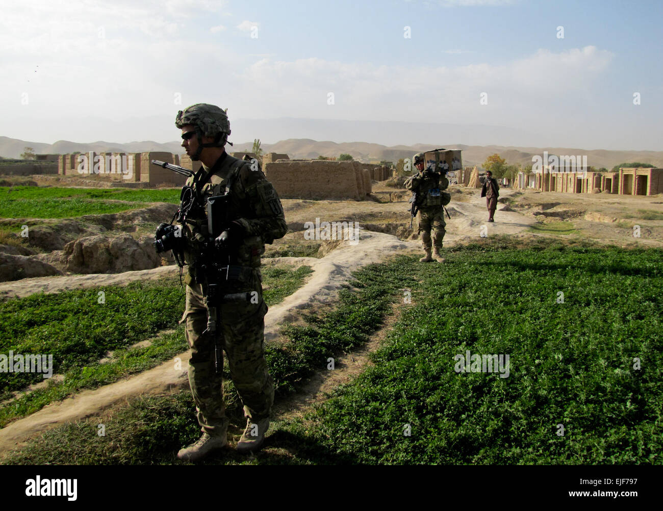 1st battalion 84th field artillery regiment hi-res stock photography ...