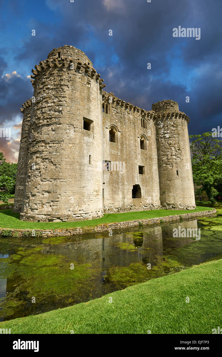 Landscape of nunney castle hi-res stock photography and images - Alamy