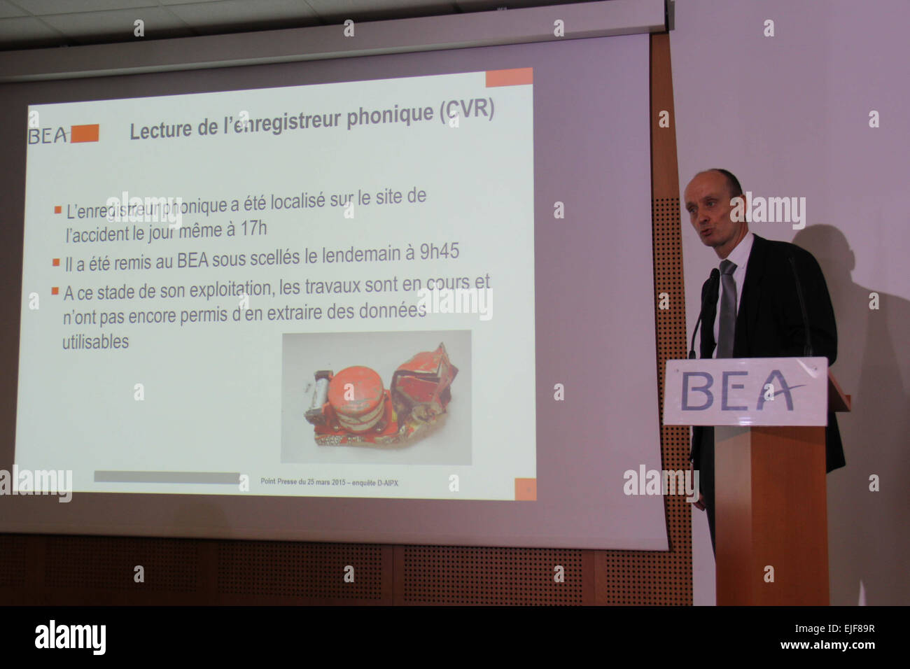 Data analysis in aviation hi-res stock photography and images - Alamy