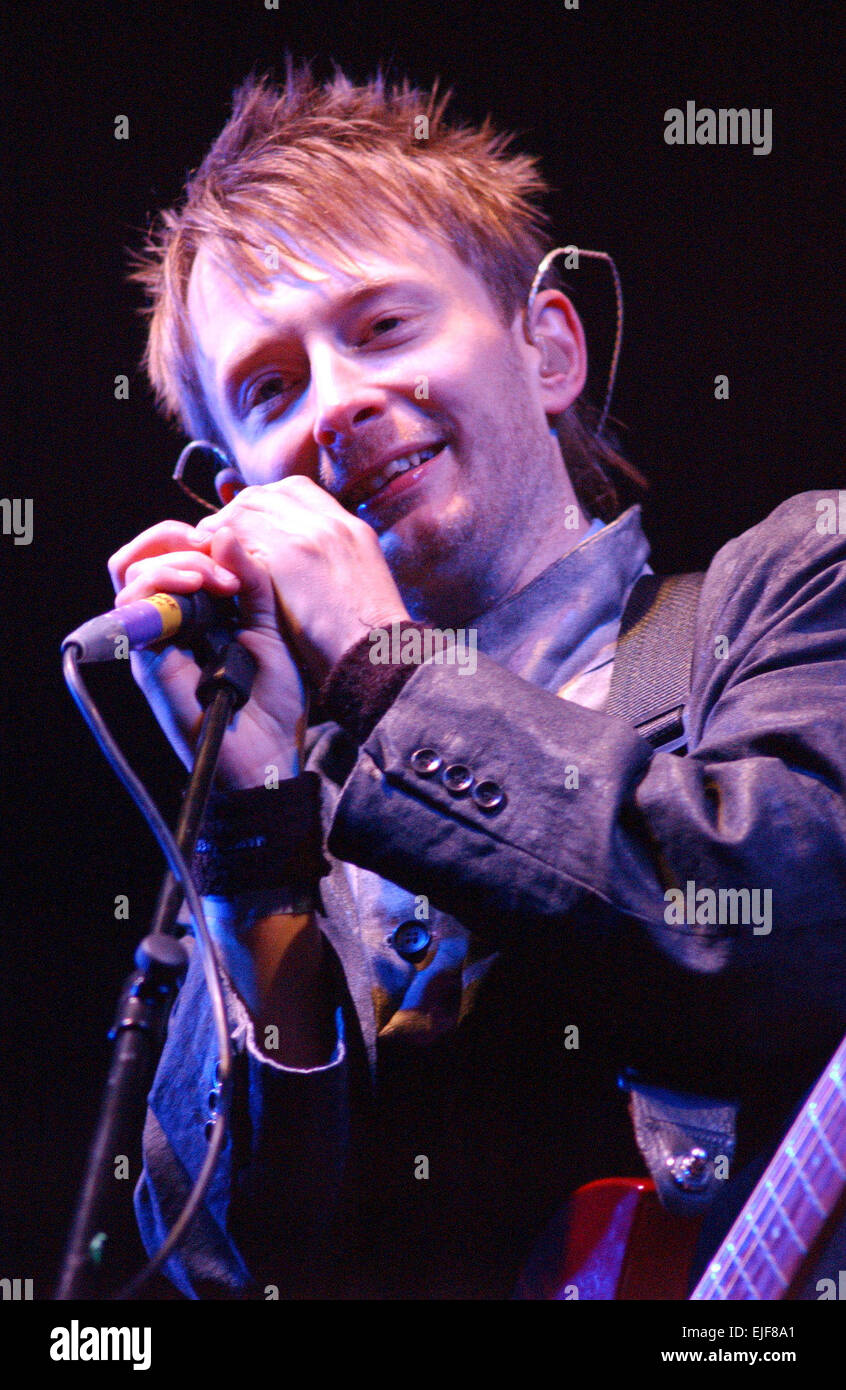 Glastonbury radiohead 1997 hi-res stock photography and images - Alamy