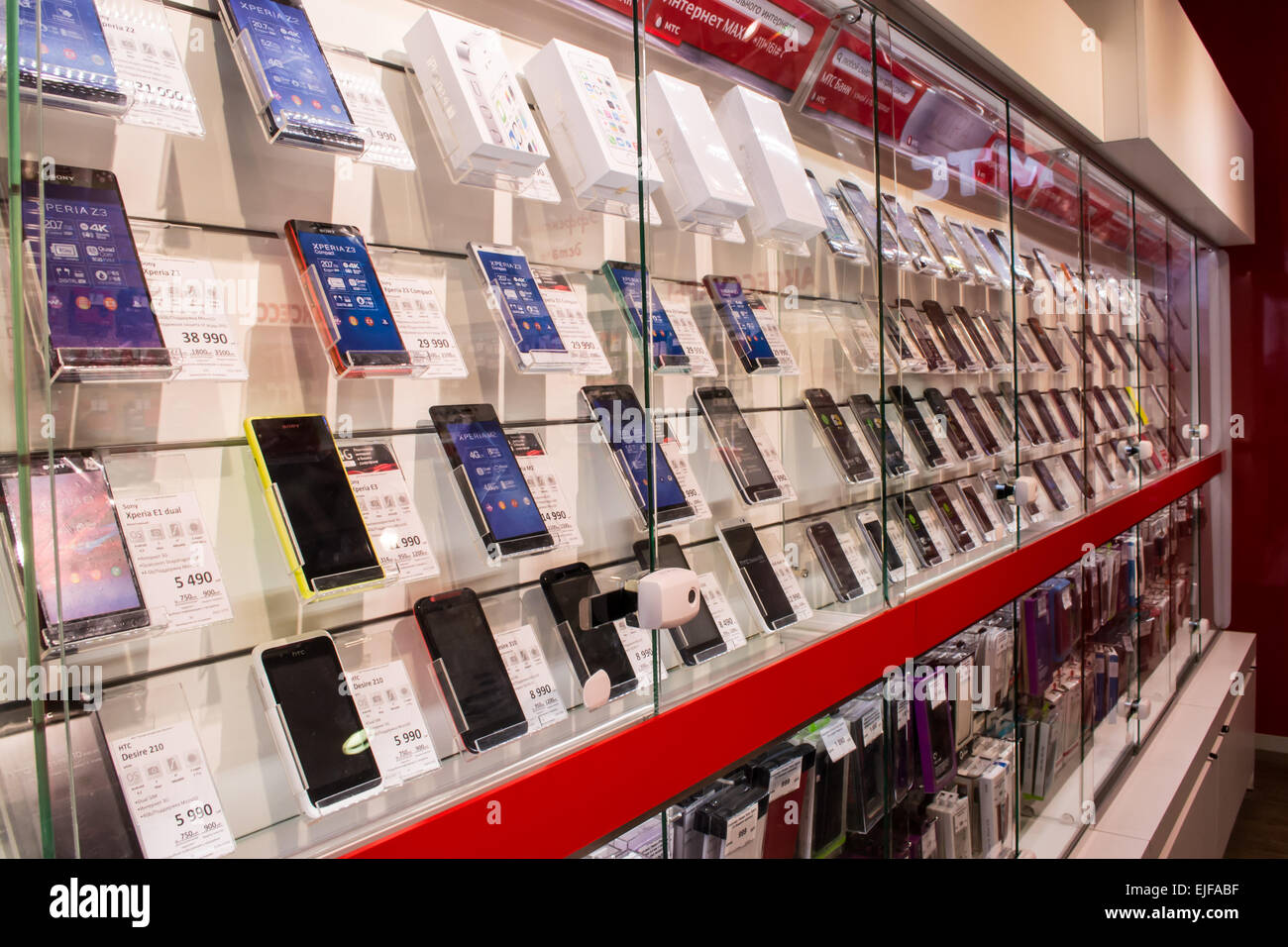 Mobile phone shop display hi-res stock photography and images - Alamy