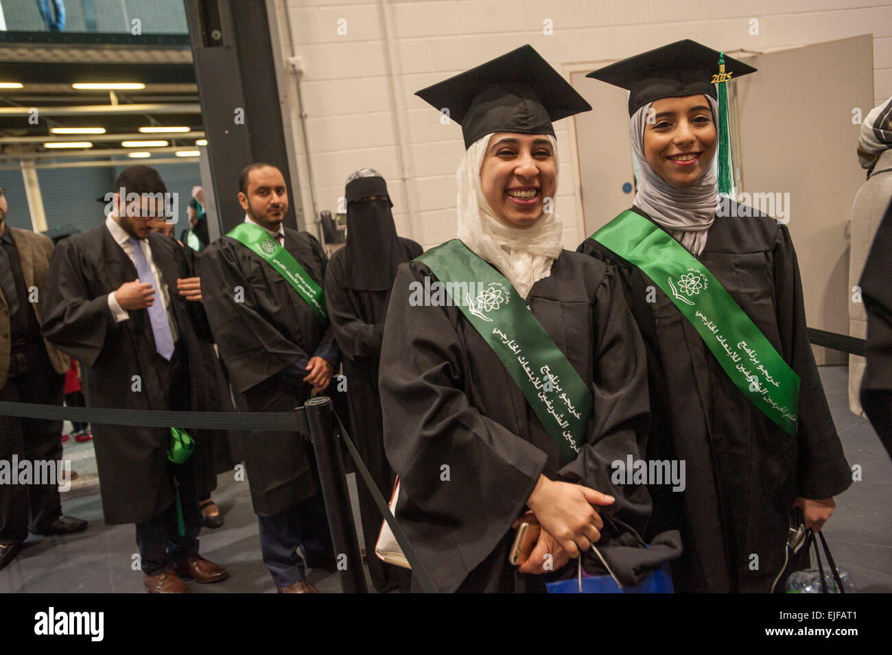 Queuing for their graduation snap , neuroscience graduates from King's ...
