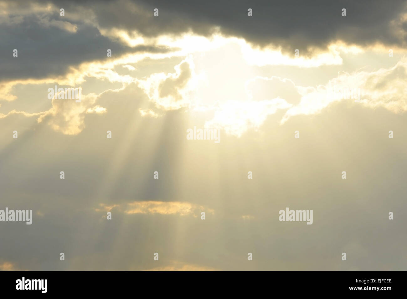 The sun's rays passing through the cloud Stock Photo - Alamy