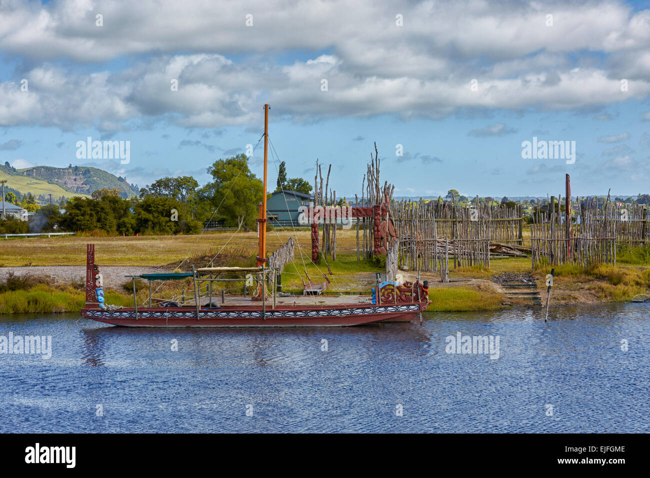 Maori waka hi-res stock photography and images - Alamy