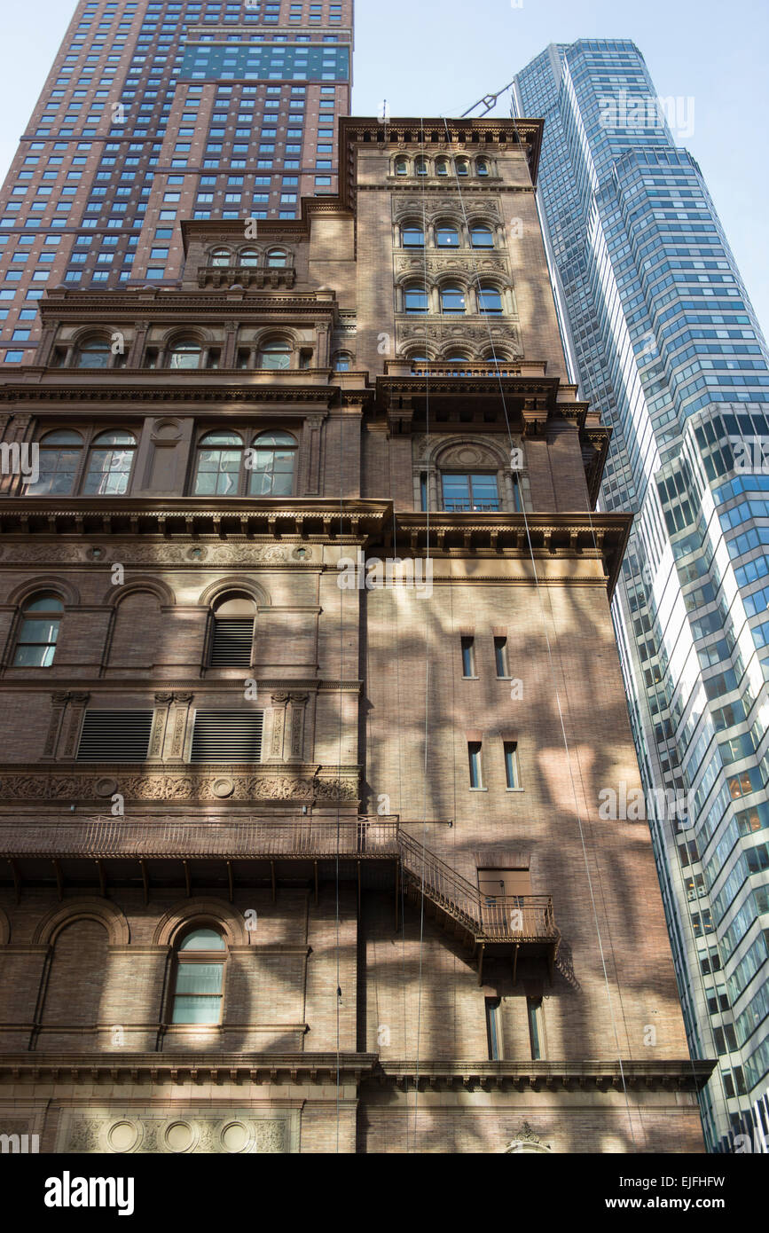 Carnegie hall new york exterior hi-res stock photography and images - Alamy
