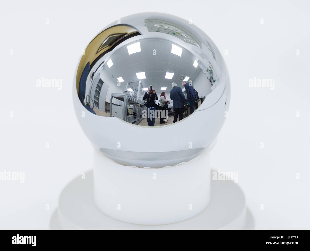 Silicon sphere kilogram hi-res stock photography and images - Alamy