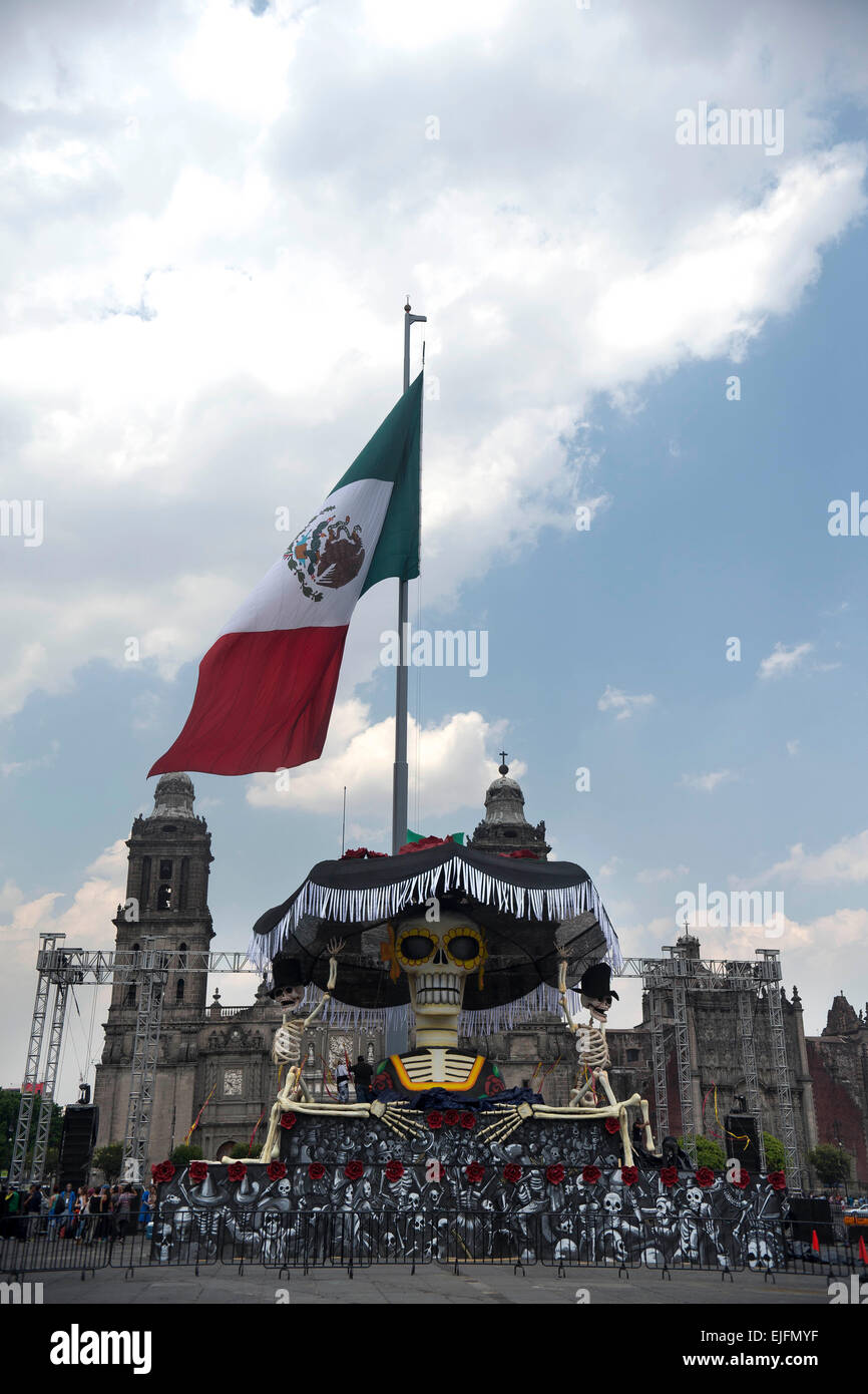 Mexico City, Mexico. 25th Mar, 2015. Giant ''Dia de los Muertos'' skull ...