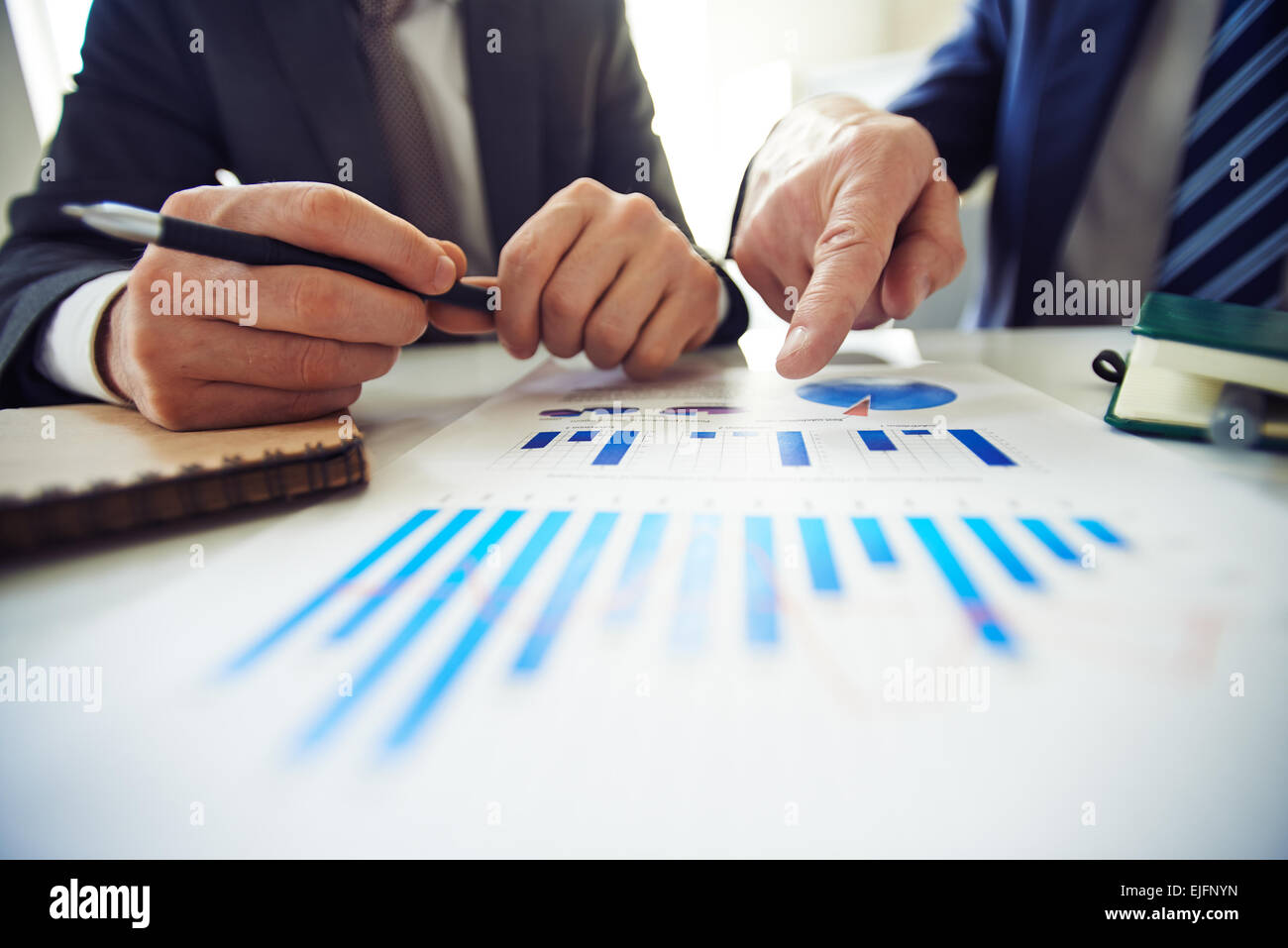Two men discussing hi-res stock photography and images - Alamy