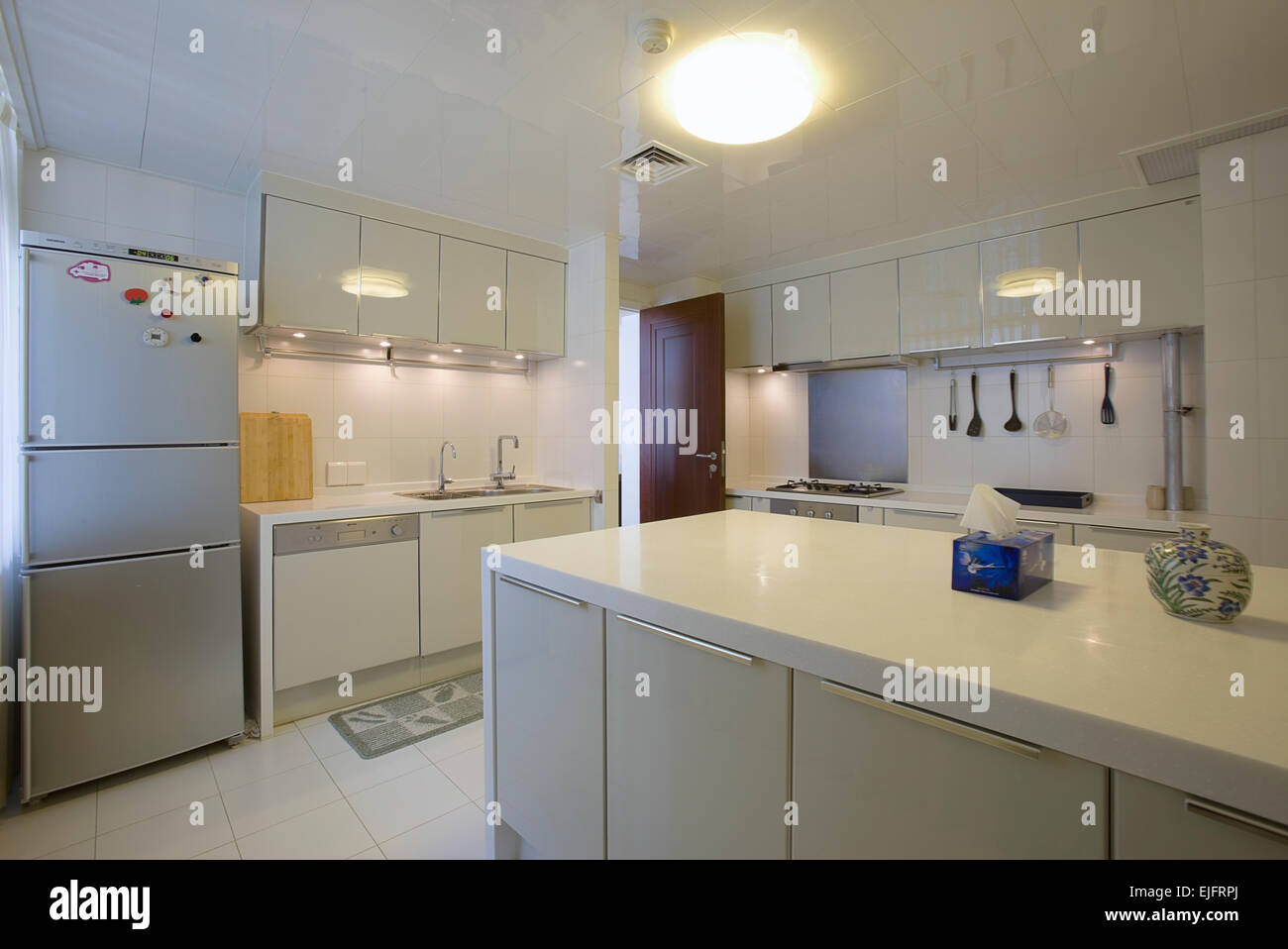 A modern kitchen Stock Photo - Alamy