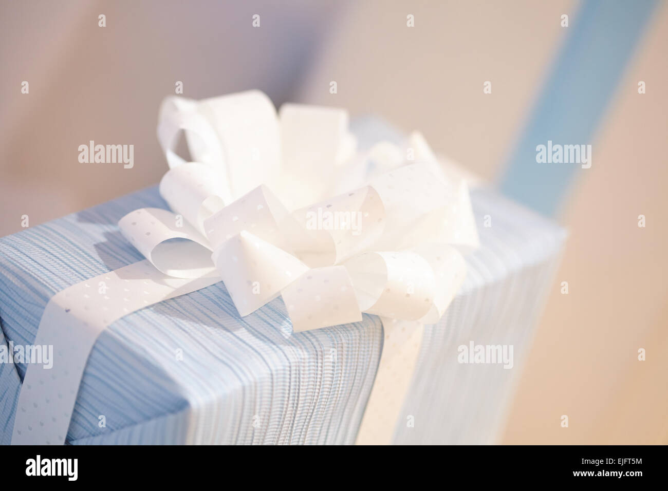 blue box with a white bow for Christmas Stock Photo - Alamy