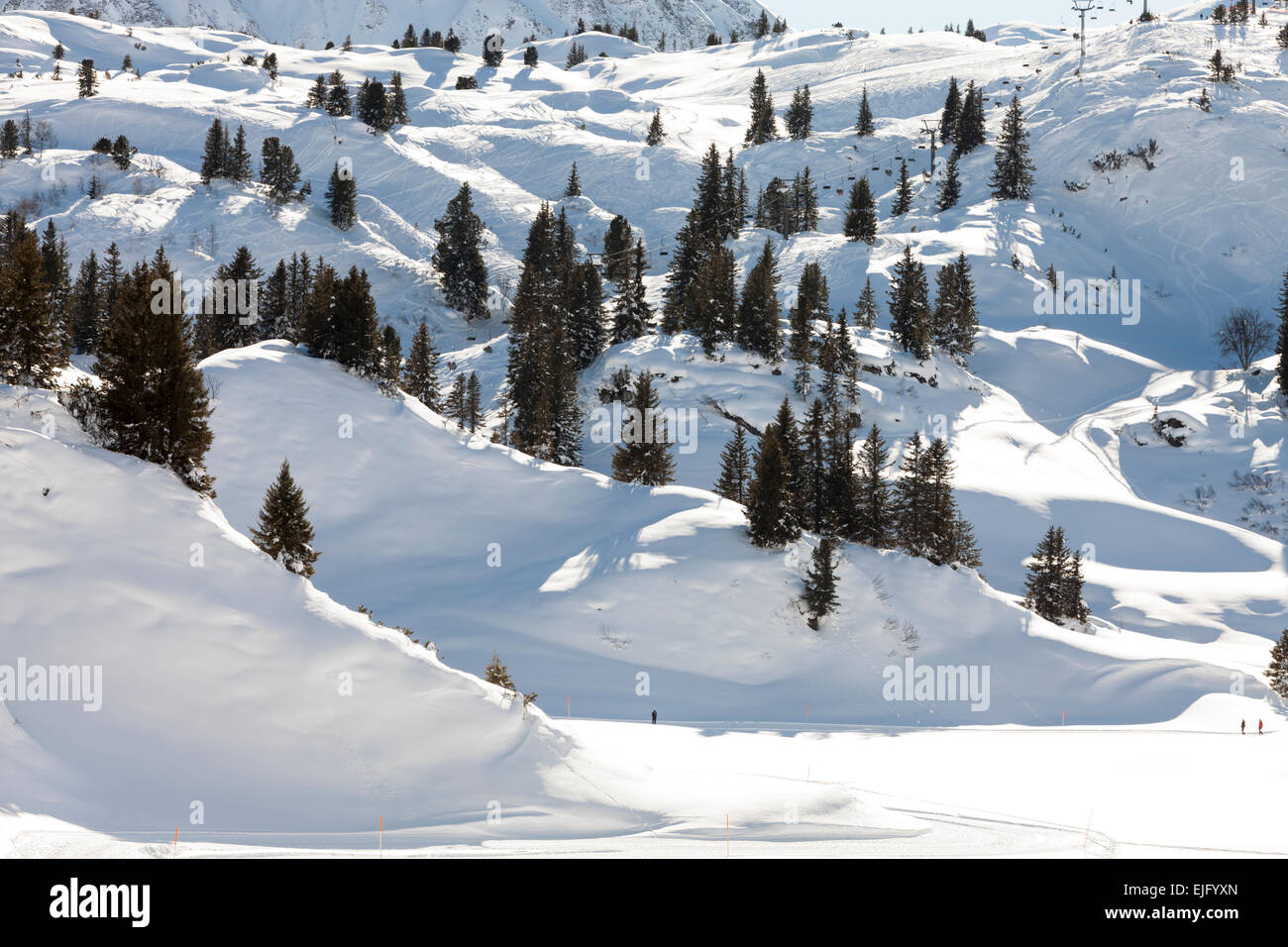 Mountain range covered in snow hi-res stock photography and images - Alamy