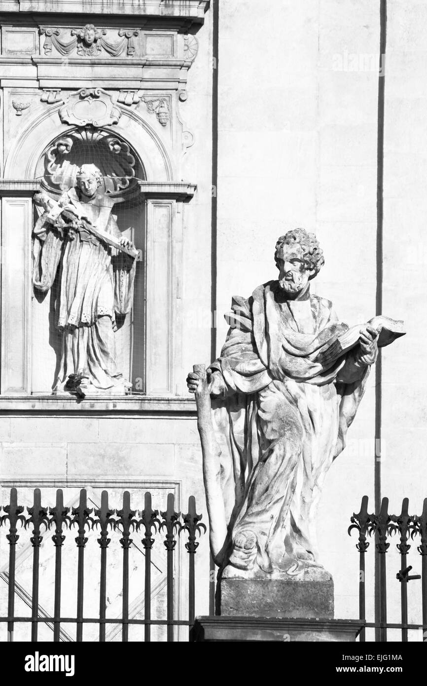 No detail on front Black and White Stock Photos & Images - Alamy