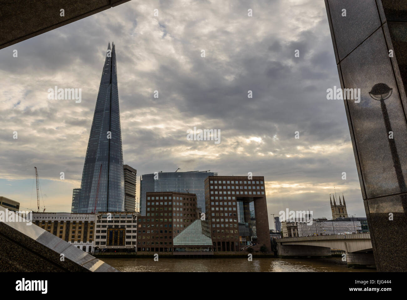 Shard of glass building hi-res stock photography and images - Alamy