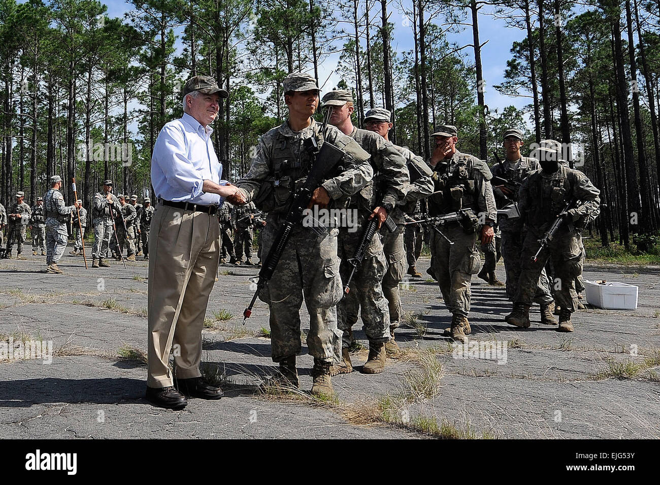 Defense Secretary Robert M. Gates coins and shakes hands with Army ...