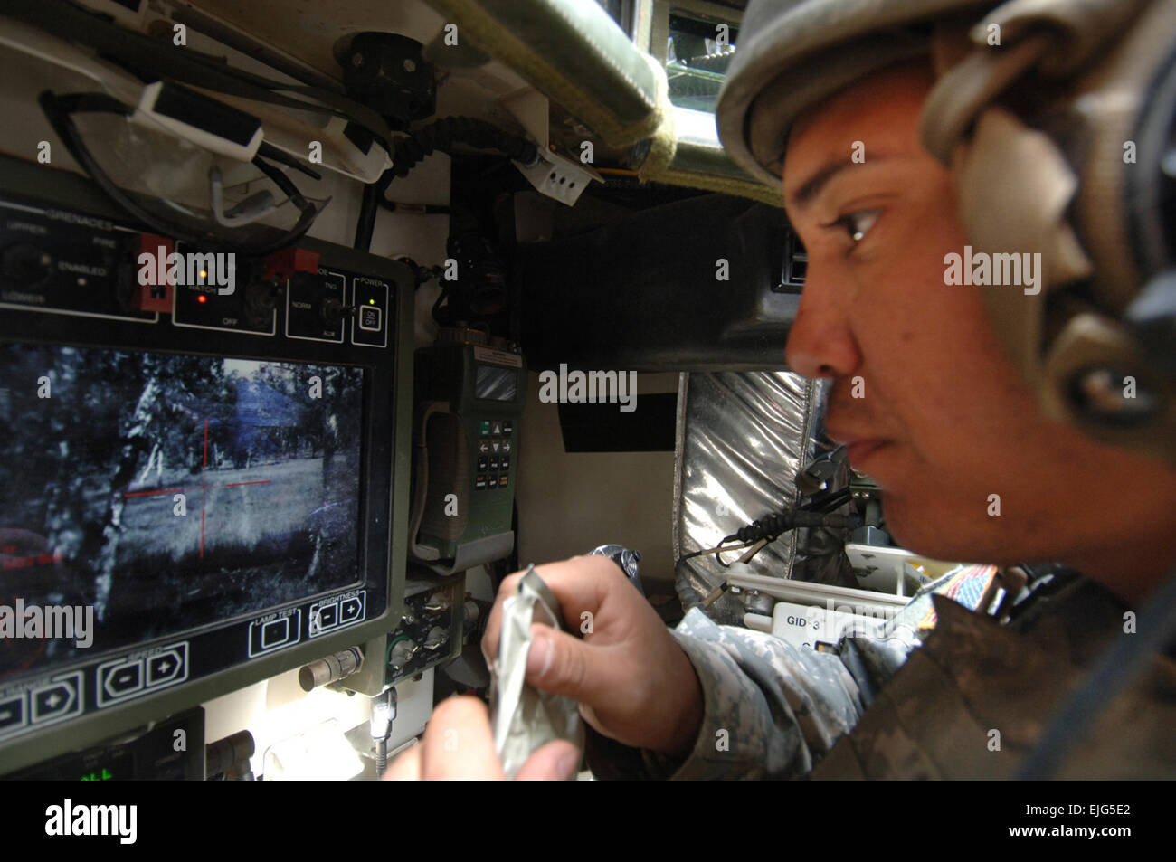 Us army communication system hi-res stock photography and images - Alamy
