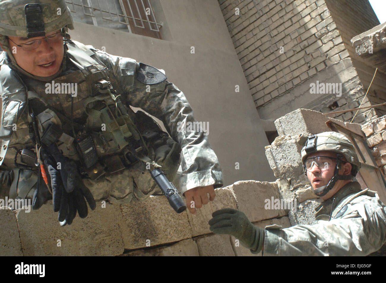 U.S. Army Soldiers from 2nd Battalion, 12th Infantry Regiment, 2nd ...