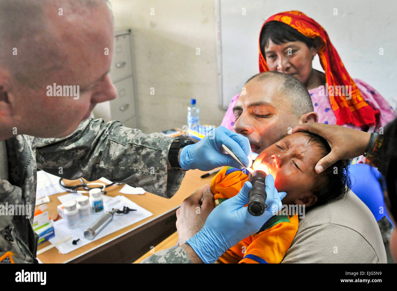Army medical examination hi-res stock photography and images - Alamy