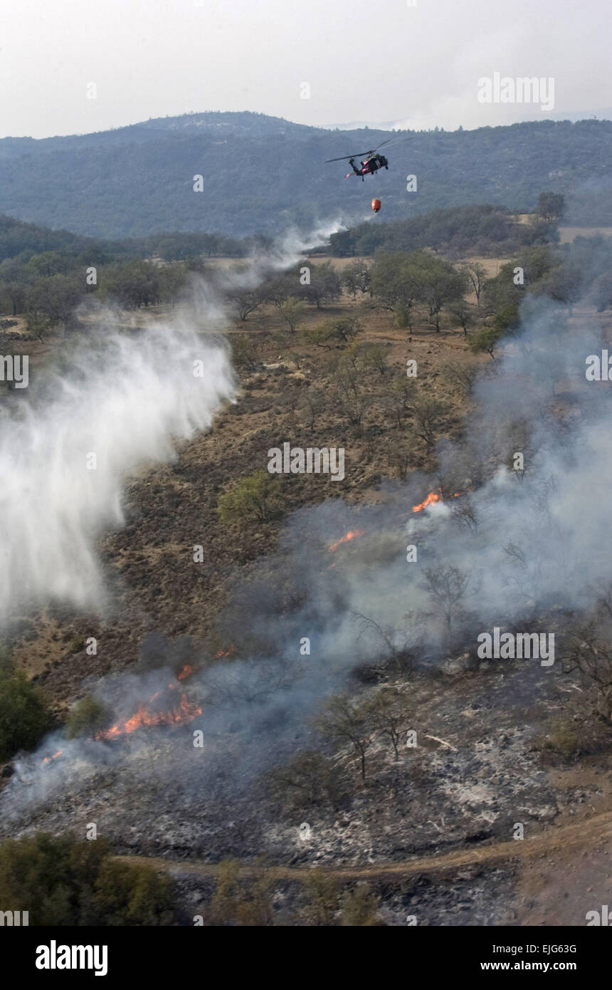 A UH-60 Black Hawk helicopter from the 1st Battalion, 140th Aviation ...