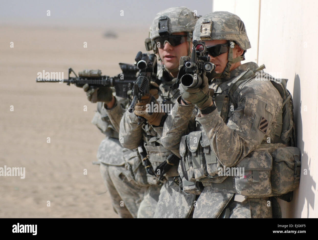 Infantrymen assigned to the 1st Battalion, 15th Infantry Regiment, 3rd ...