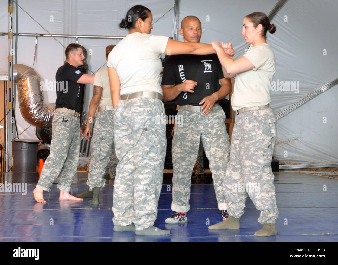 Staff Sgt. Kevin Wright, center, unarmed self-defense instructor ...