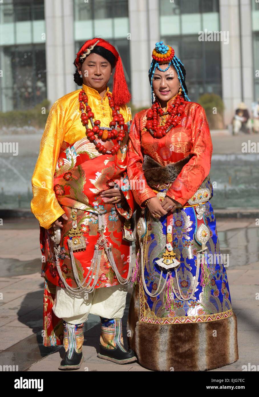 Qamdo. 26th Mar, 2015. Photo taken on March 26, 2015 shows local people ...