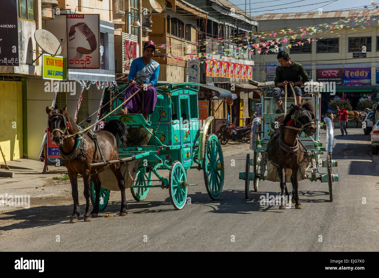 Horse drawn taxi carriage at Pyinoolwn hill station Stock Photo - Alamy