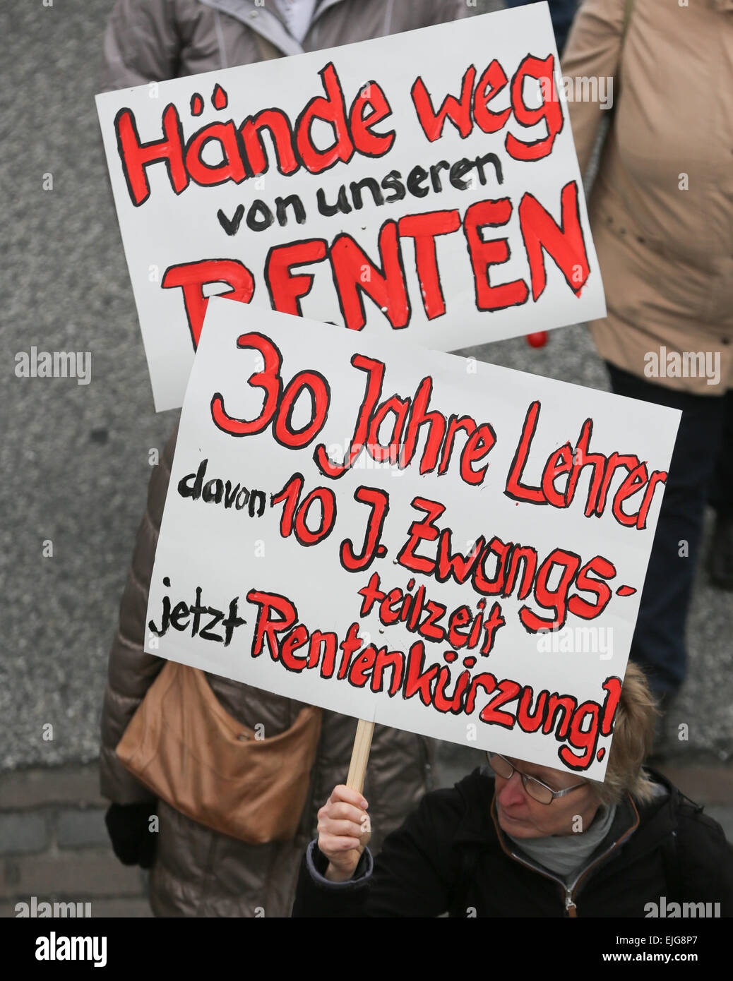 Hamburg, Germany. 26th Mar, 2015. Public service employees demonstrate ...