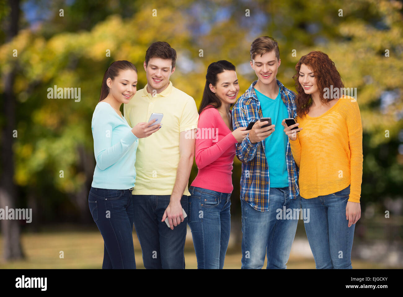 group of smiling teenagers with smartphones Stock Photo - Alamy