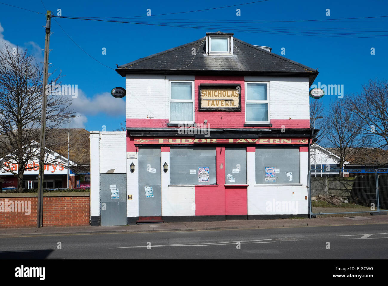 empty, derelict pub, great yarmouth, norfolk, england Stock Photo - Alamy