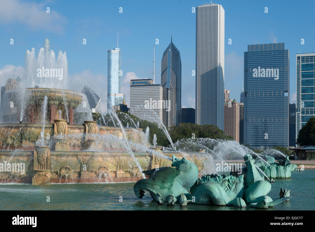 Buckingham fountain. Downtown Chicago. Illinois. USA Stock Photo - Alamy