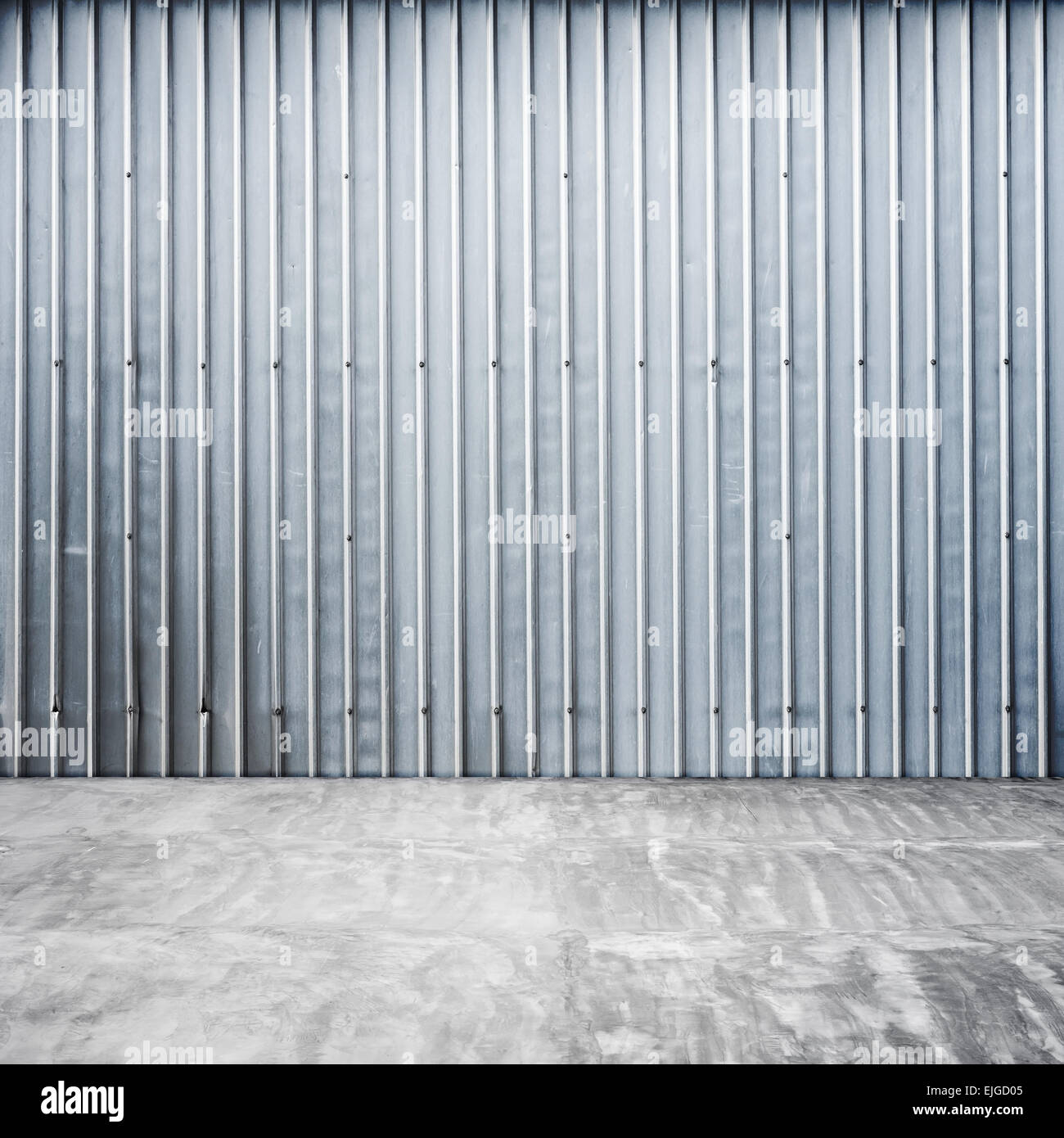 Ridged white metal wall hi-res stock photography and images - Alamy