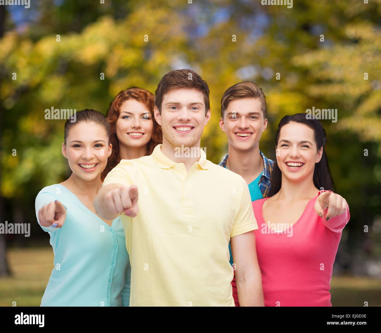 group of smiling teenagers Stock Photo - Alamy