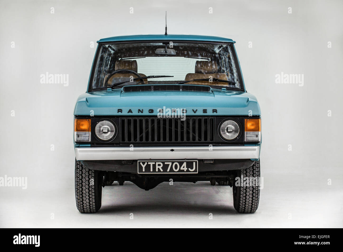 Range rover front hi-res stock photography and images - Alamy