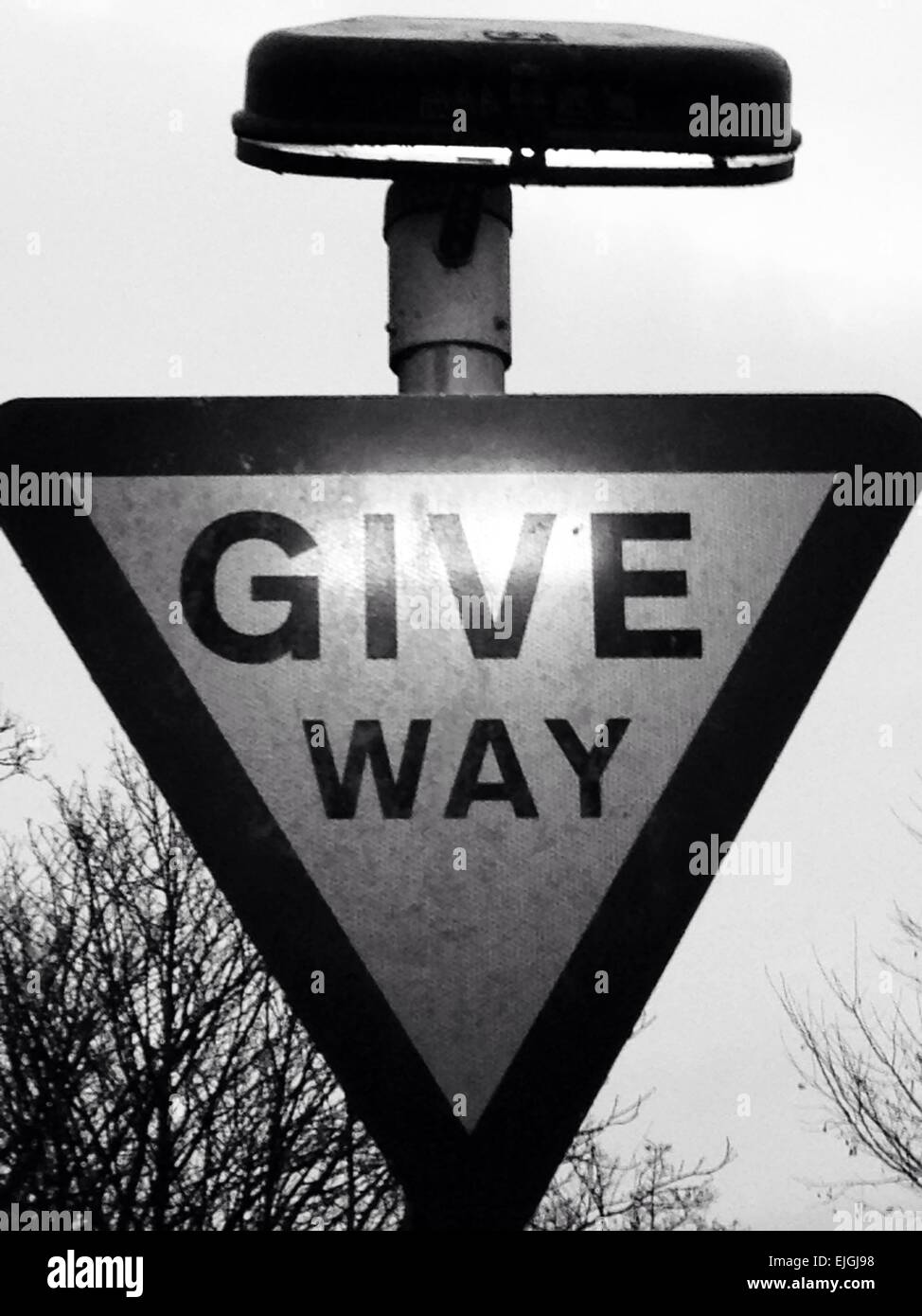 Give way sign hi-res stock photography and images - Alamy
