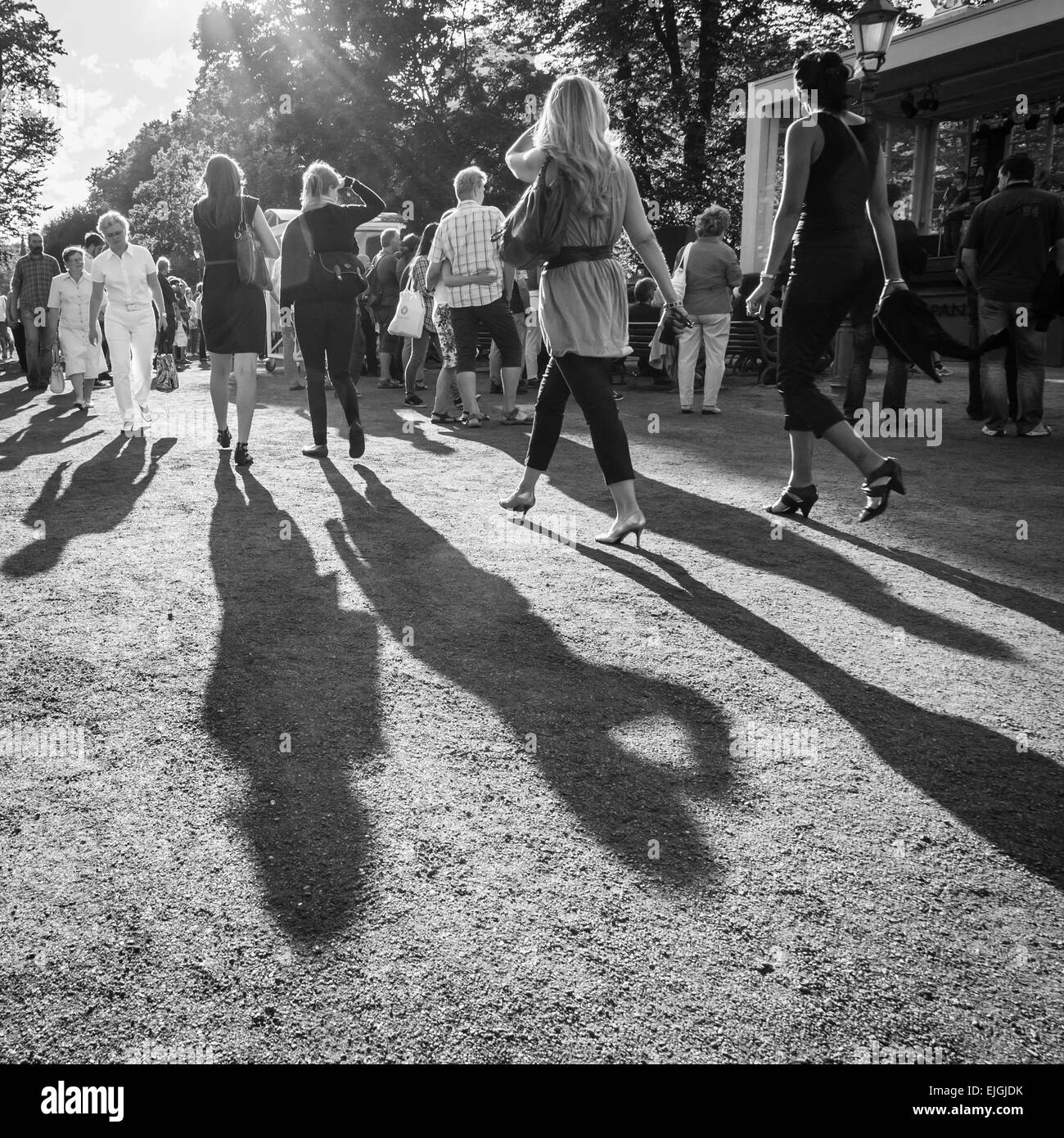 Helsinki people walking hi-res stock photography and images - Alamy