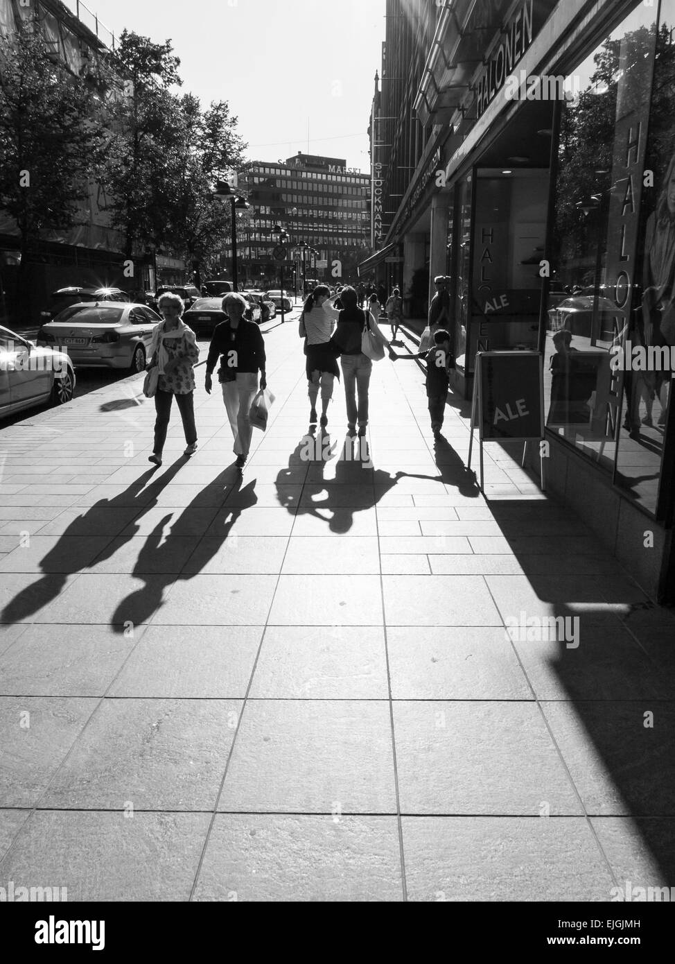 Helsinki people walking hi-res stock photography and images - Alamy