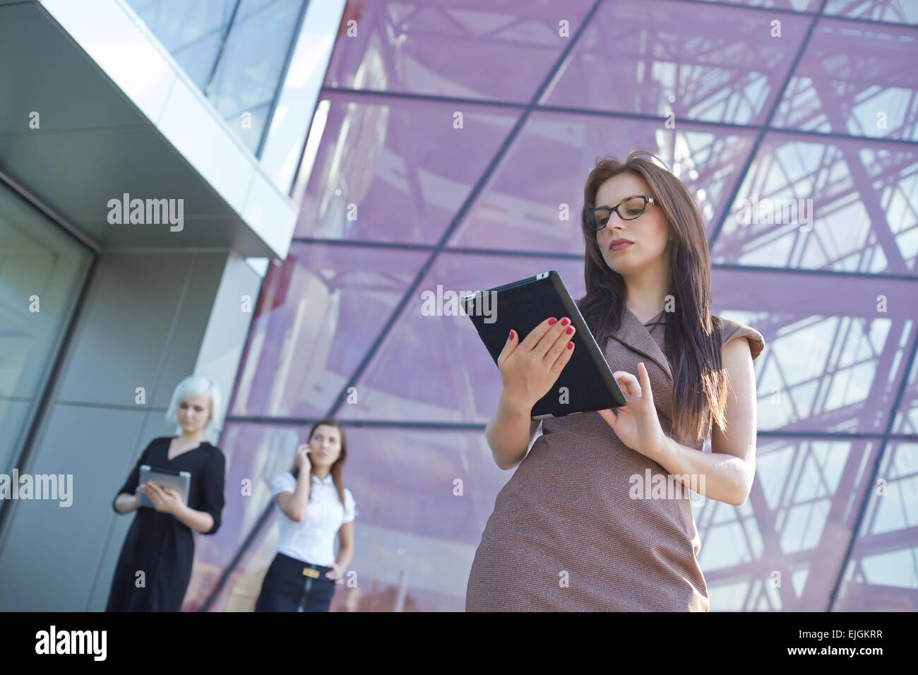 businesswomen whith tablets and phones on the street Stock Photo - Alamy