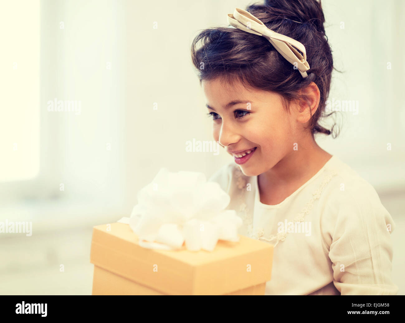happy child girl with gift box Stock Photo - Alamy