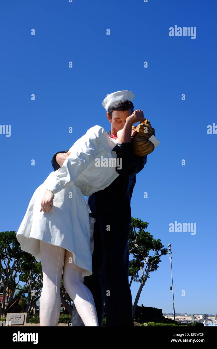 Sailor Kissing Girl Statue In San Diego at John Mcfadden blog