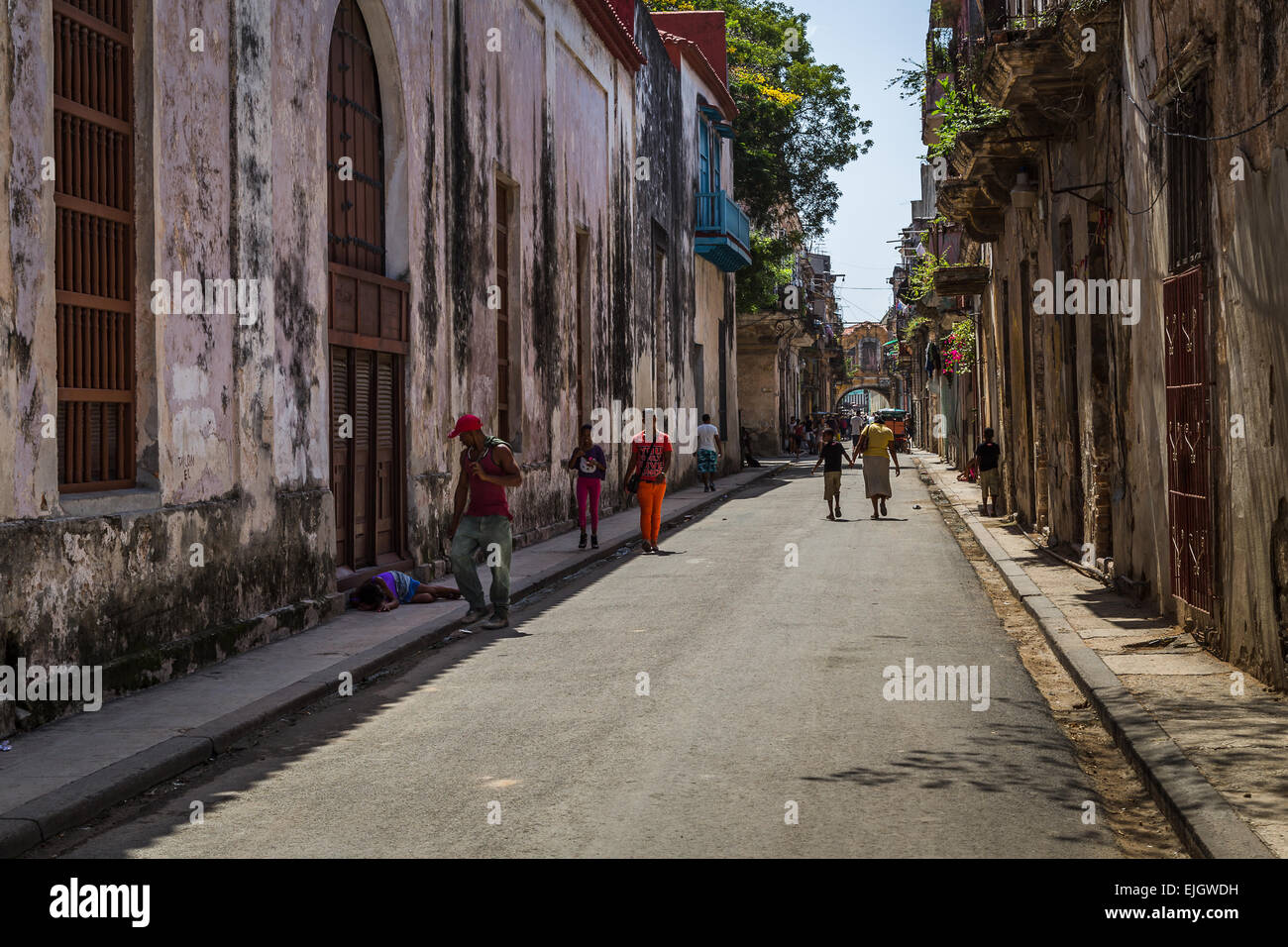 Backstreet of Havana Stock Photo - Alamy