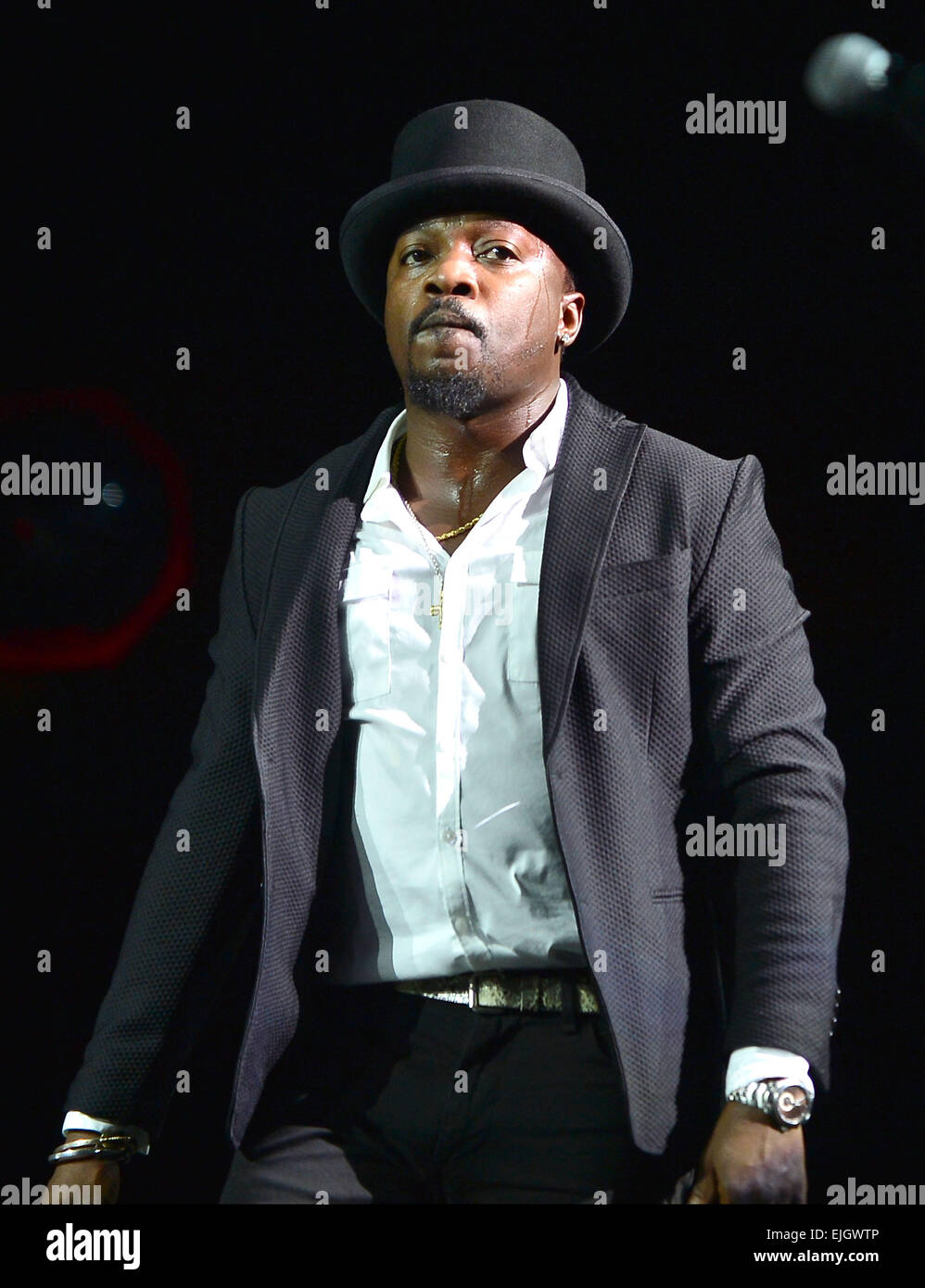 Anthony Hamilton performs live in concert during the 'Back to Love Tour ...